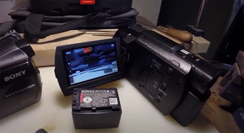 3 Steps to Charge a Sony Handycam - FotoProfy