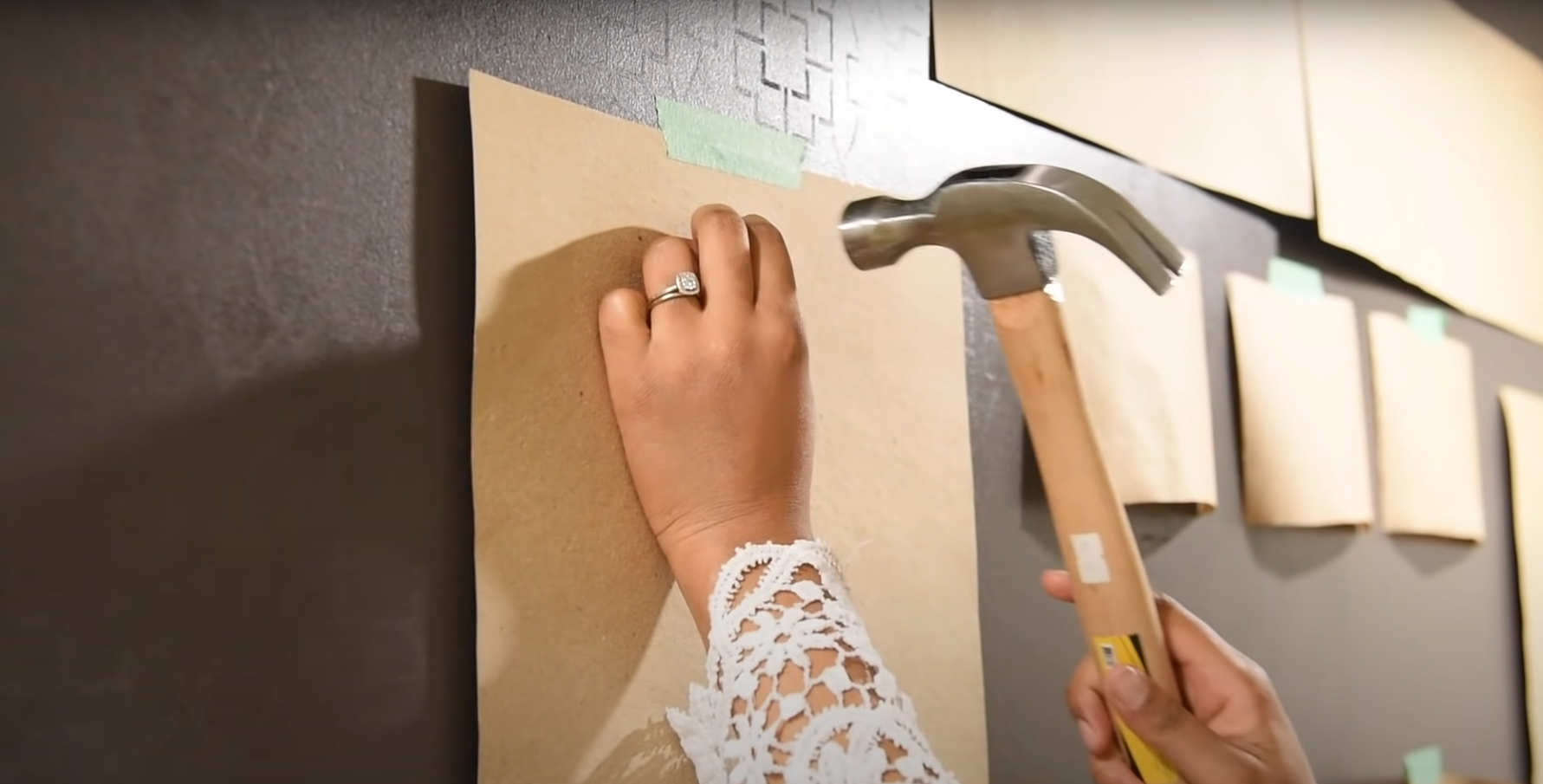 How to Arrange 3 Photo Frames on a Wall? - FotoProfy