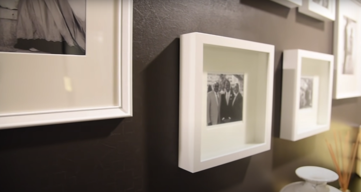 How to Arrange 3 Photo Frames on a Wall? - FotoProfy