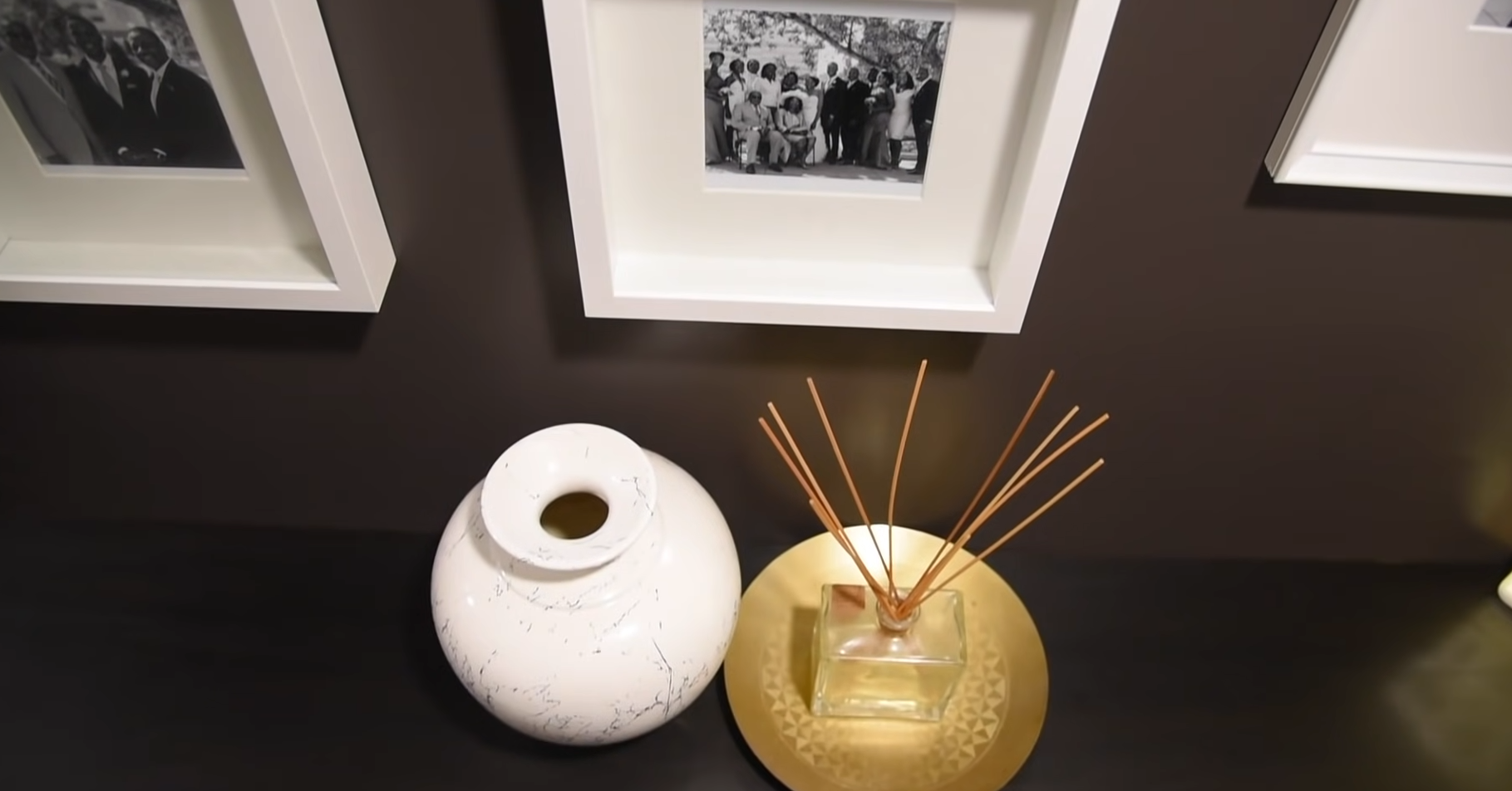 How to Arrange 3 Photo Frames on a Wall? - FotoProfy