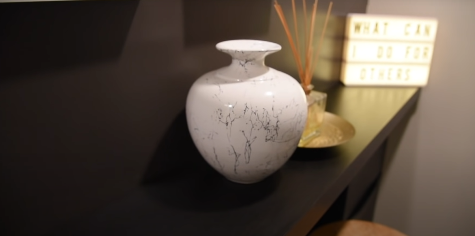 How to Arrange 3 Photo Frames on a Wall? - FotoProfy