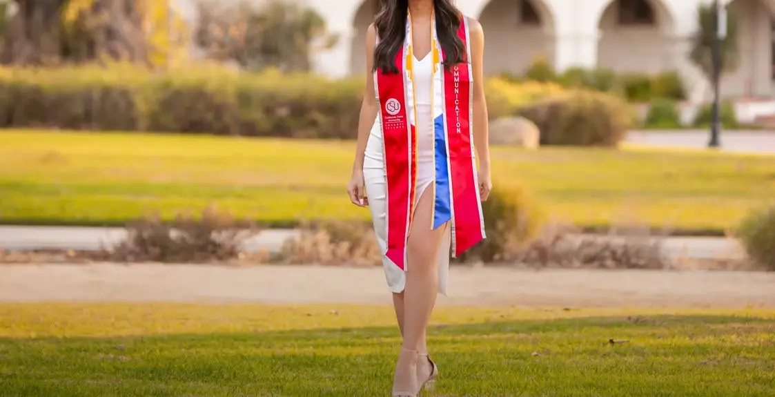Graduation Photoshoot Ideas - FotoProfy