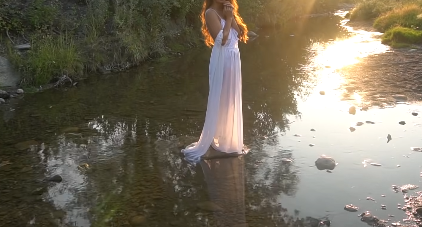 Lake Photoshoot Ideas - FotoProfy