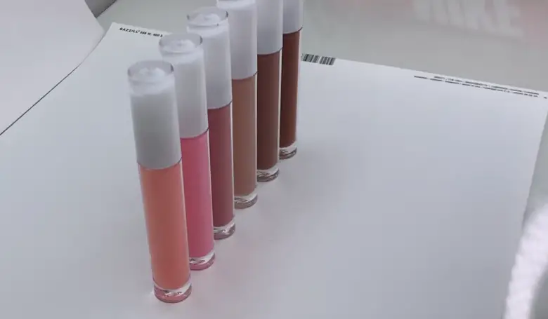 Lip Gloss Photoshoot Ideas - FotoProfy
