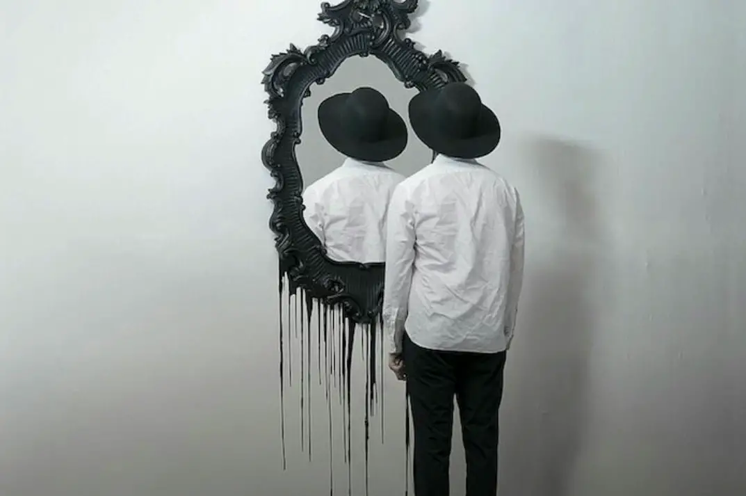 Mirror Photoshoot Ideas - FotoProfy