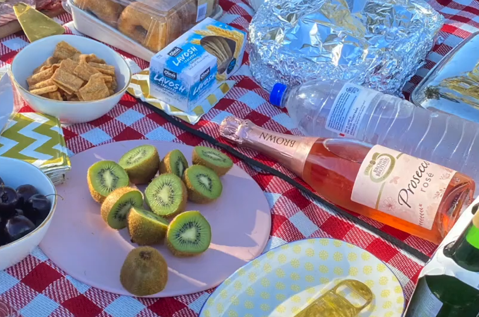 Picnic Photoshoot Ideas - FotoProfy