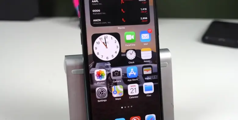 How to Stop Camera From Flipping? - FotoProfy