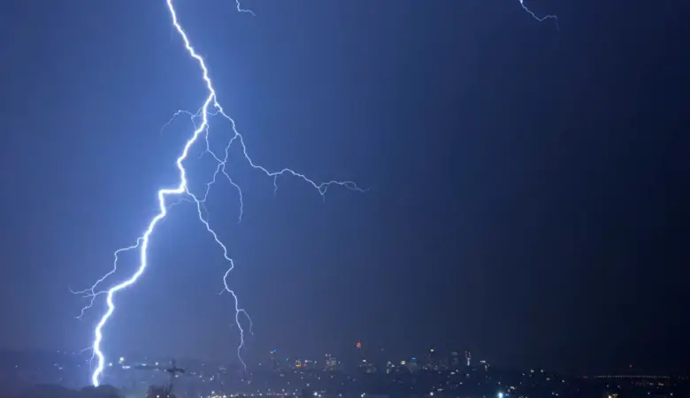 How to Take Pictures of Lightning? - FotoProfy