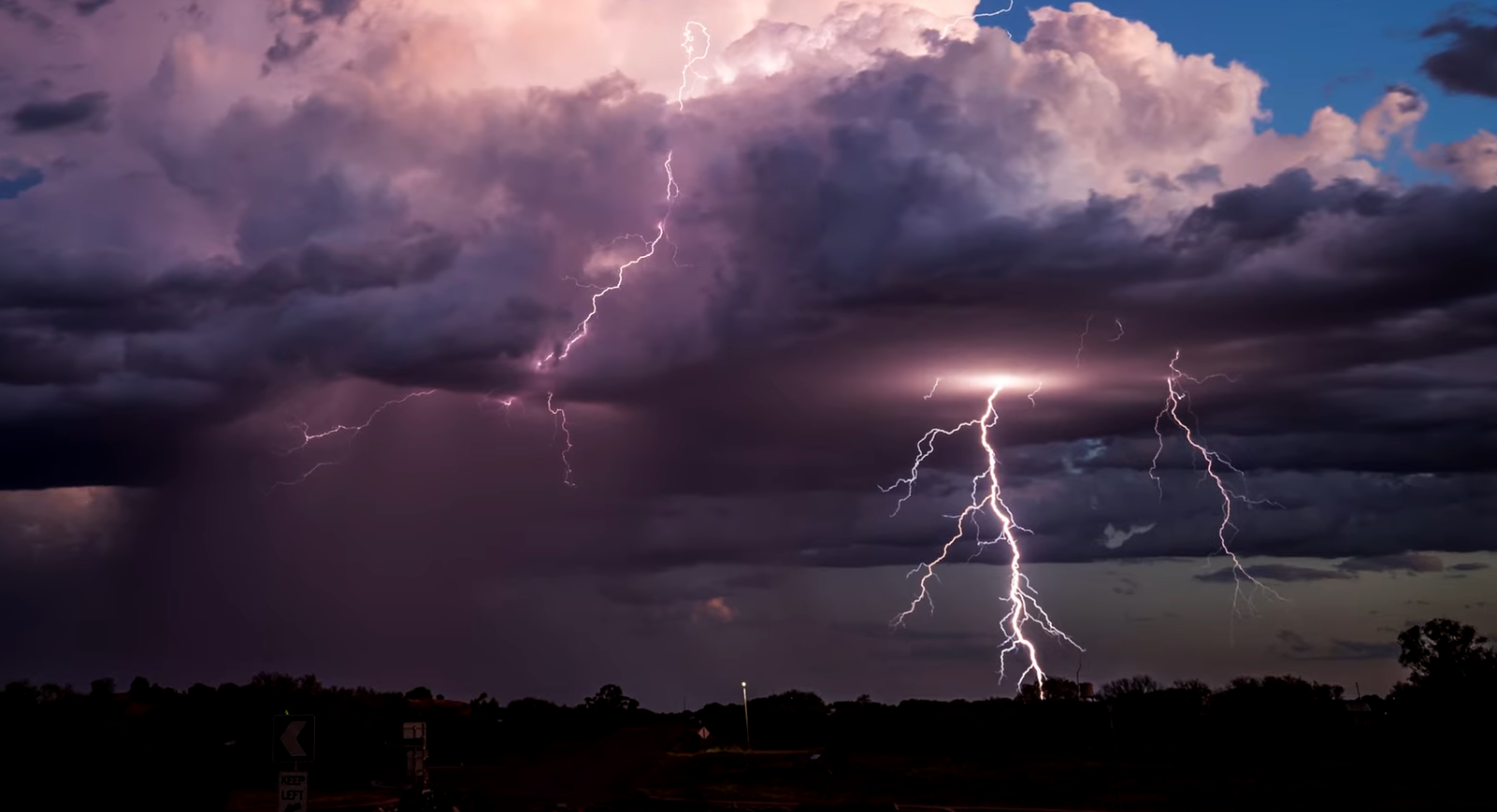How to Take Pictures of Lightning? - FotoProfy