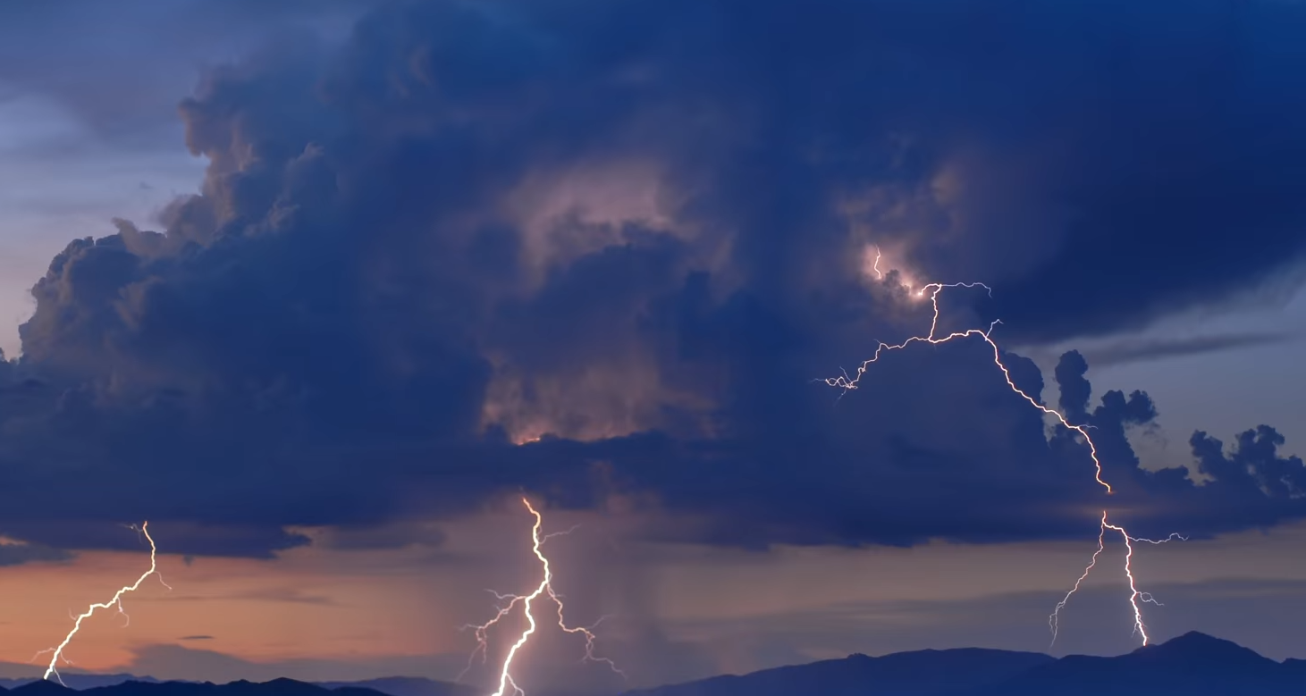 How to Take Pictures of Lightning? - FotoProfy