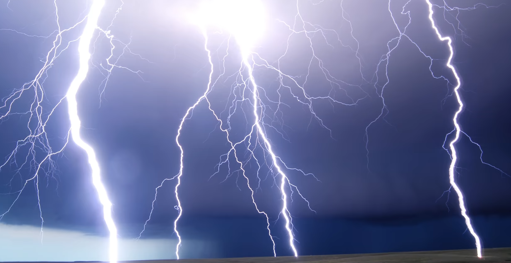 How to Take Pictures of Lightning? - FotoProfy