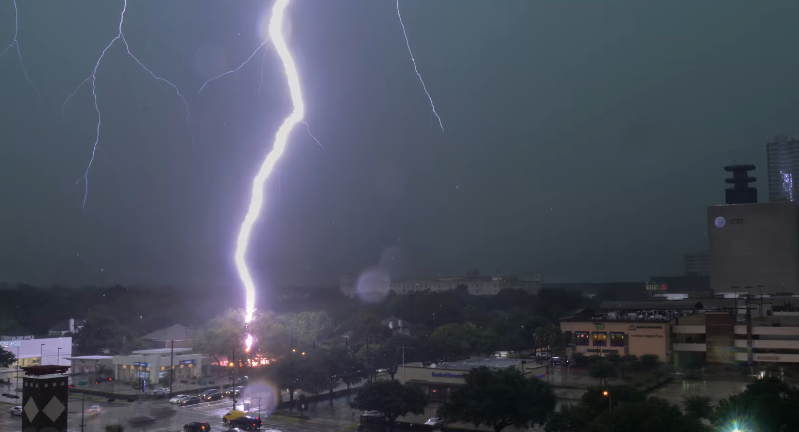 How to Take Pictures of Lightning? - FotoProfy