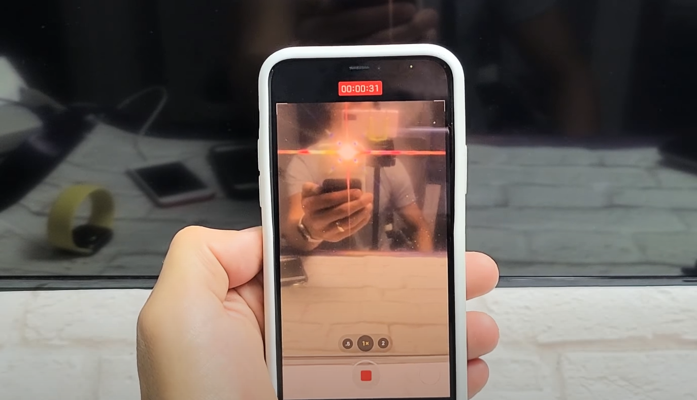 How to Take Pictures With Flash on iPhone? - FotoProfy