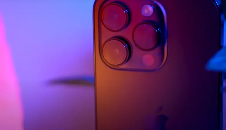 How to Take Pictures With Flash on iPhone? - FotoProfy