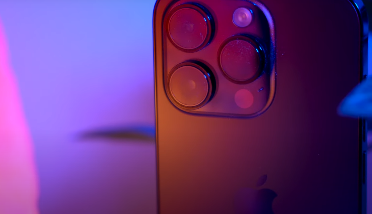 How to Take Pictures With Flash on iPhone? - FotoProfy