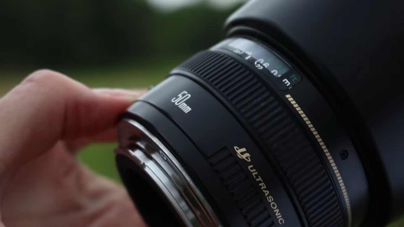 Does the Canon EOS Rebel T5 Have a Mic Input? - FotoProfy