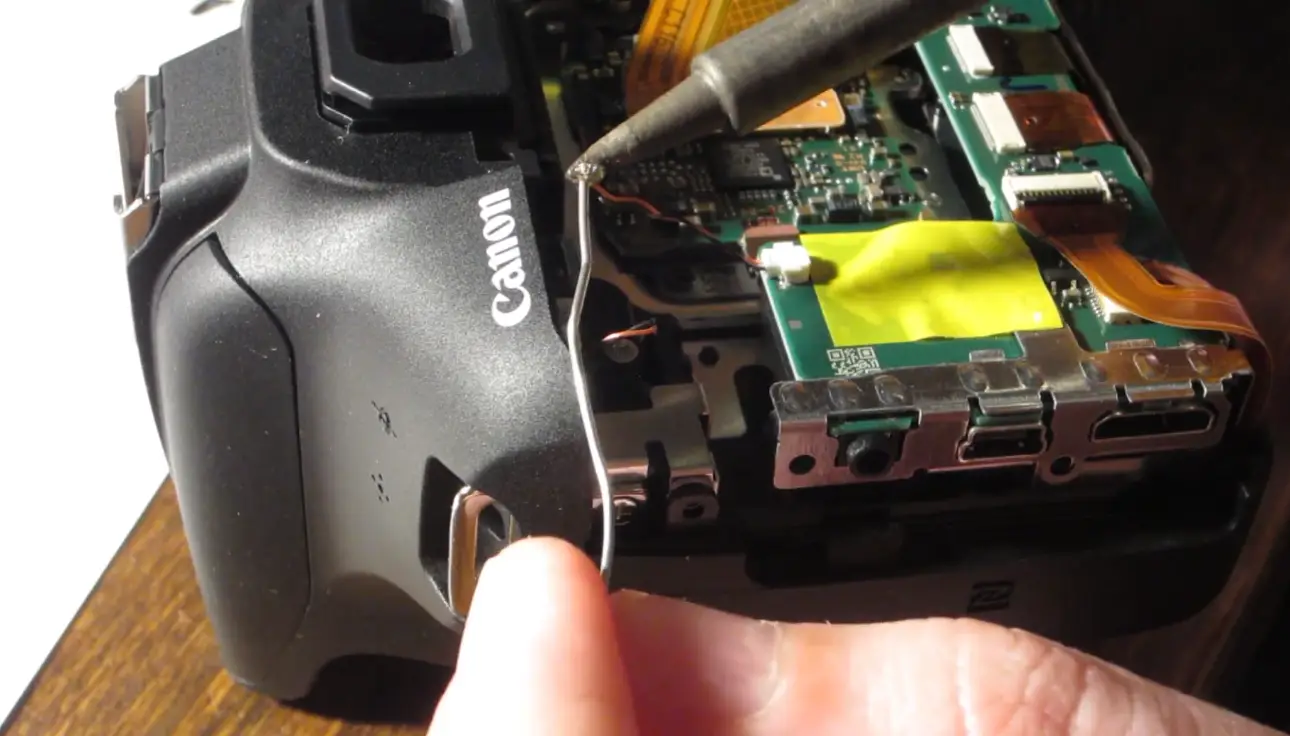 Does the Canon Rebel T7 Have a Mic Input? - FotoProfy