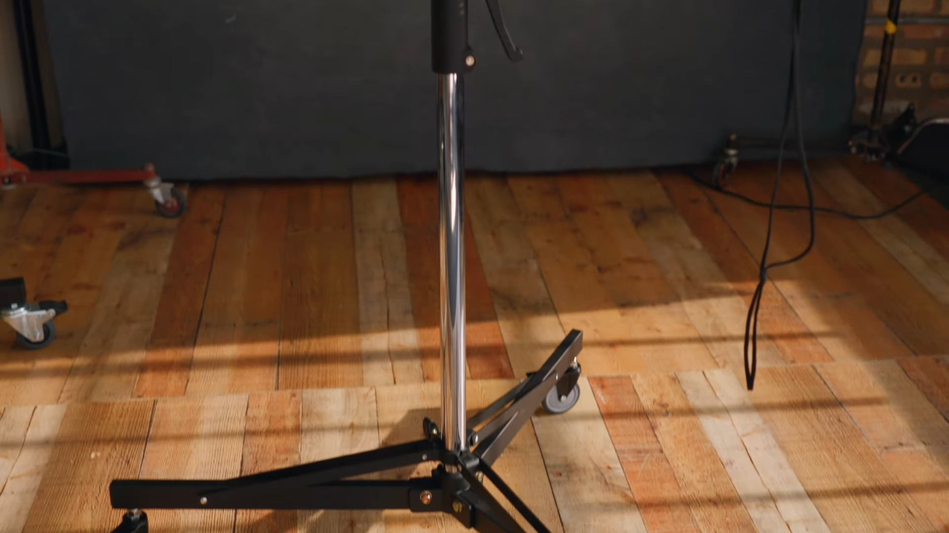 How to Setup a Tripod for a Portrait Photograph? - FotoProfy