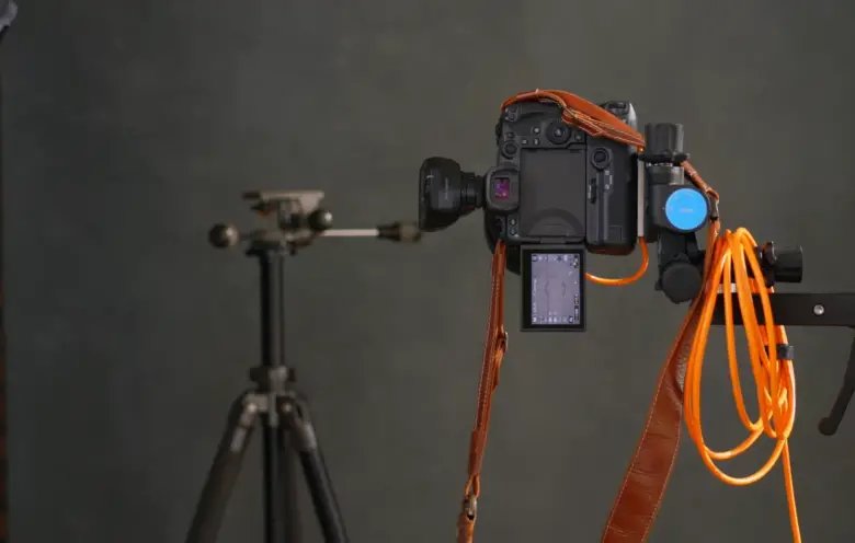 How to Setup a Tripod for a Portrait Photograph? - FotoProfy