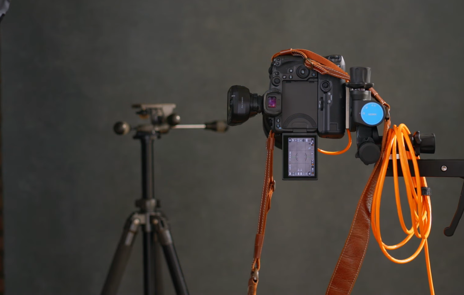 How to Setup a Tripod for a Portrait Photograph? - FotoProfy