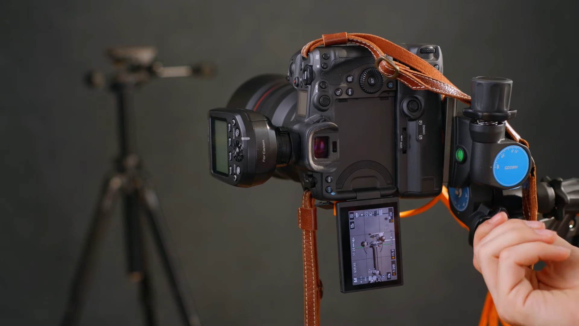 How to Setup a Tripod for a Portrait Photograph? - FotoProfy