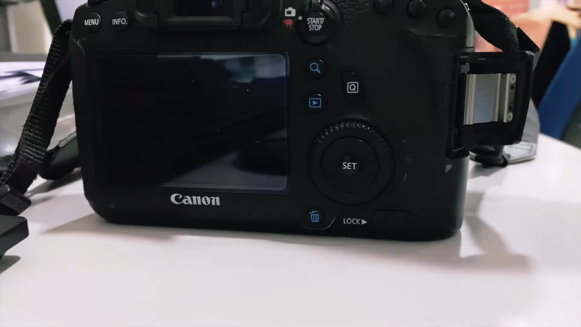 How to Unlock a Memory Card in a Canon Camera? - FotoProfy