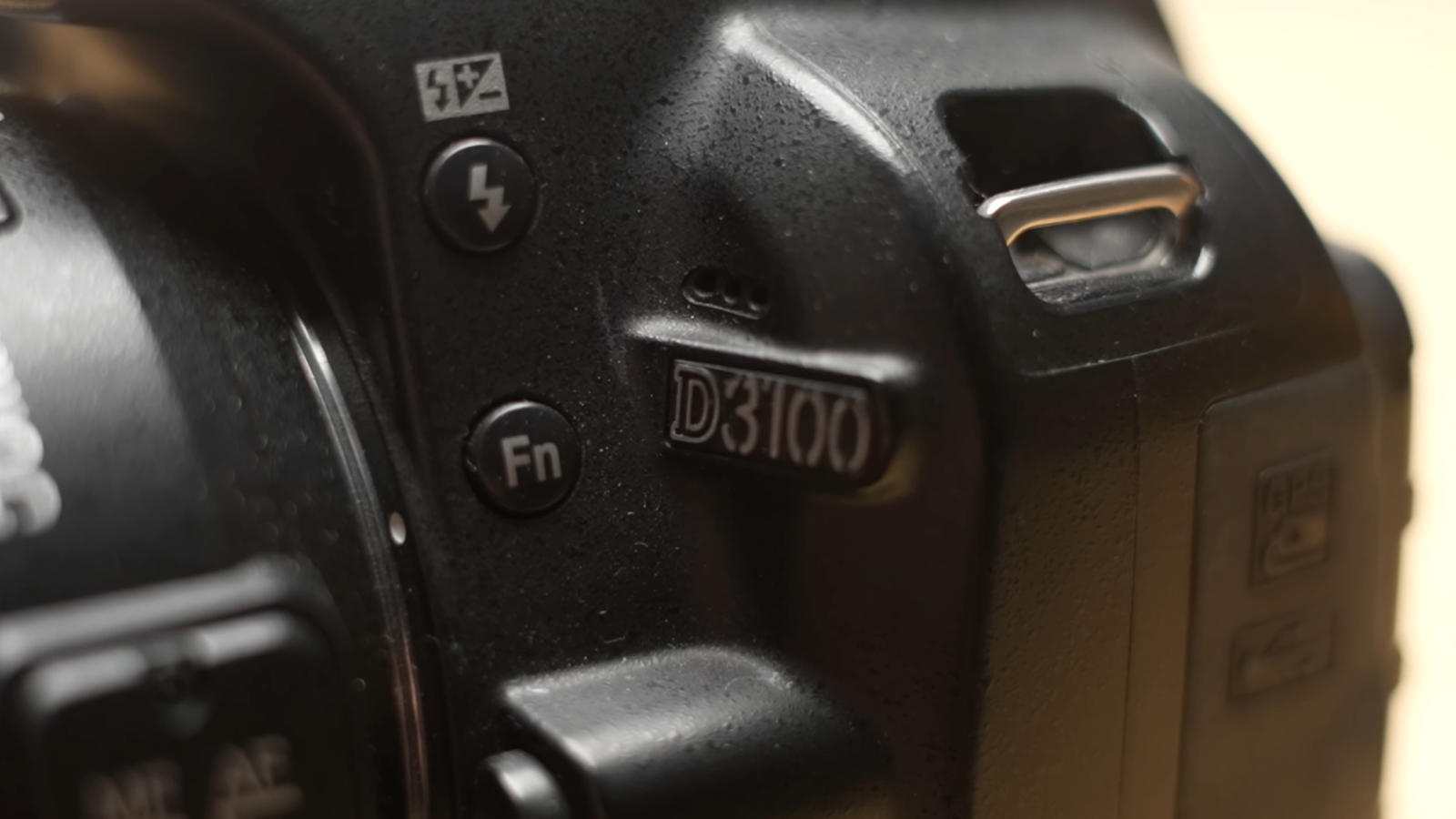 How to Use a Nikon D3100? - FotoProfy