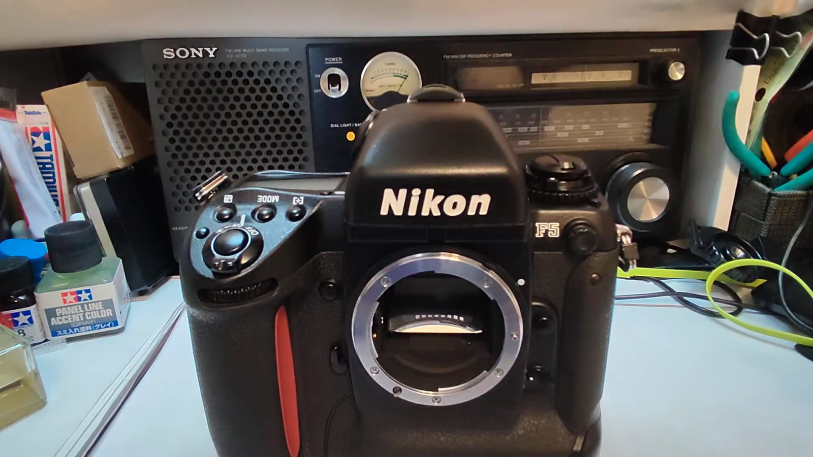 Nikon F5 vs. F100: Which is Better? - FotoProfy