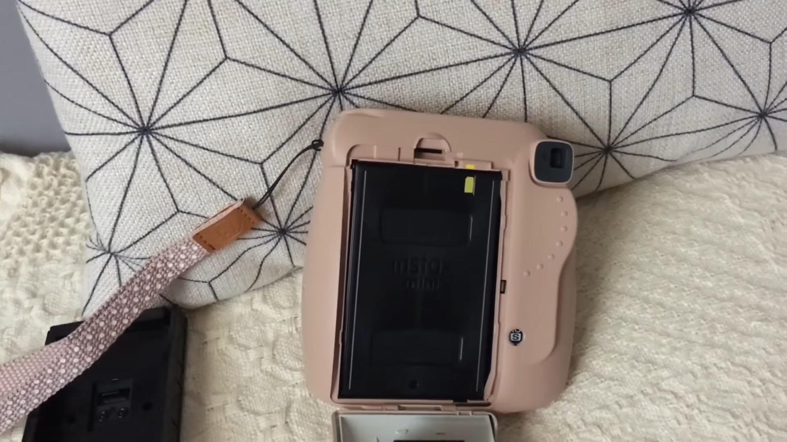 What Does S Mean on a Polaroid Camera? - FotoProfy