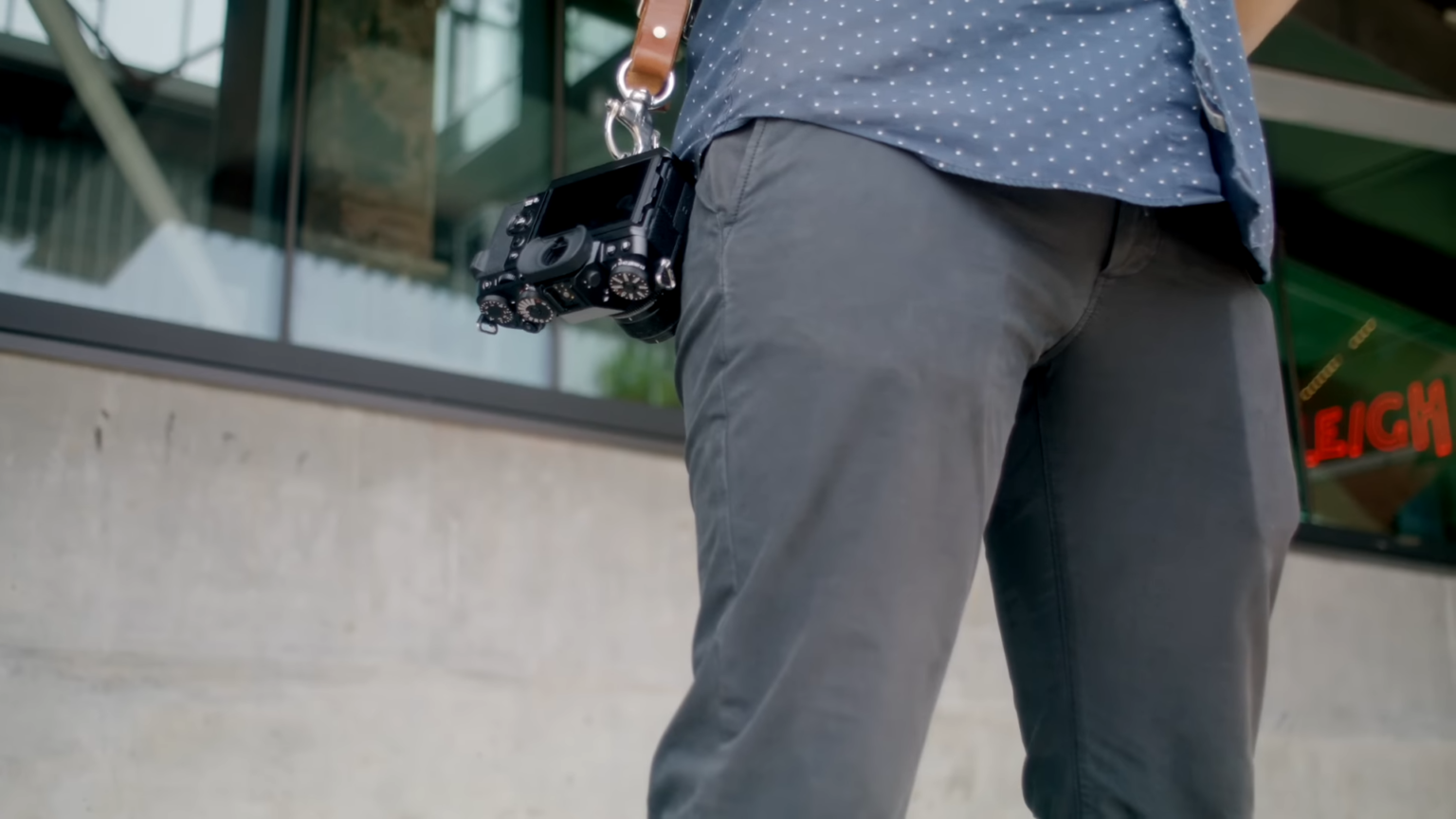 What Do Photographers Wear? - FotoProfy